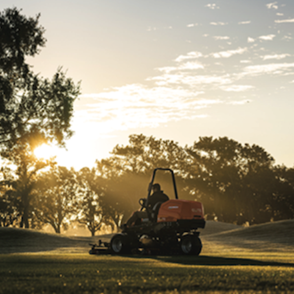 Jacobsen SLF1 - erster Lithium-betriebener Mäher im Golf-Bereich